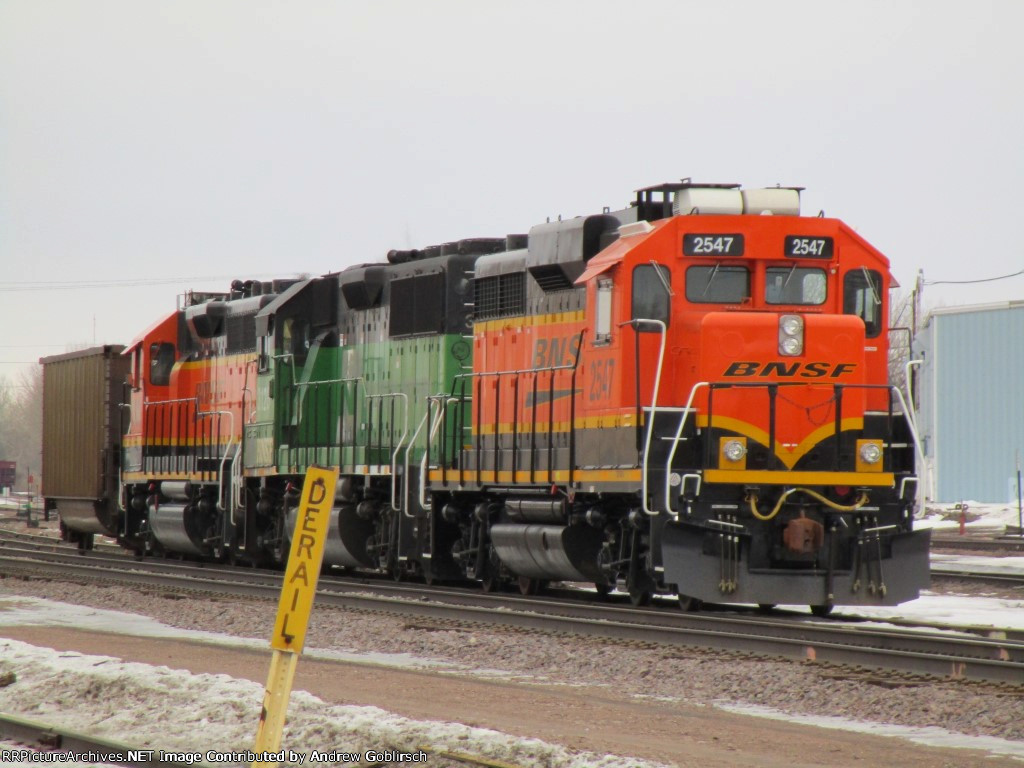 BN 3128, BNSF 2547, 3008 & single Hopper